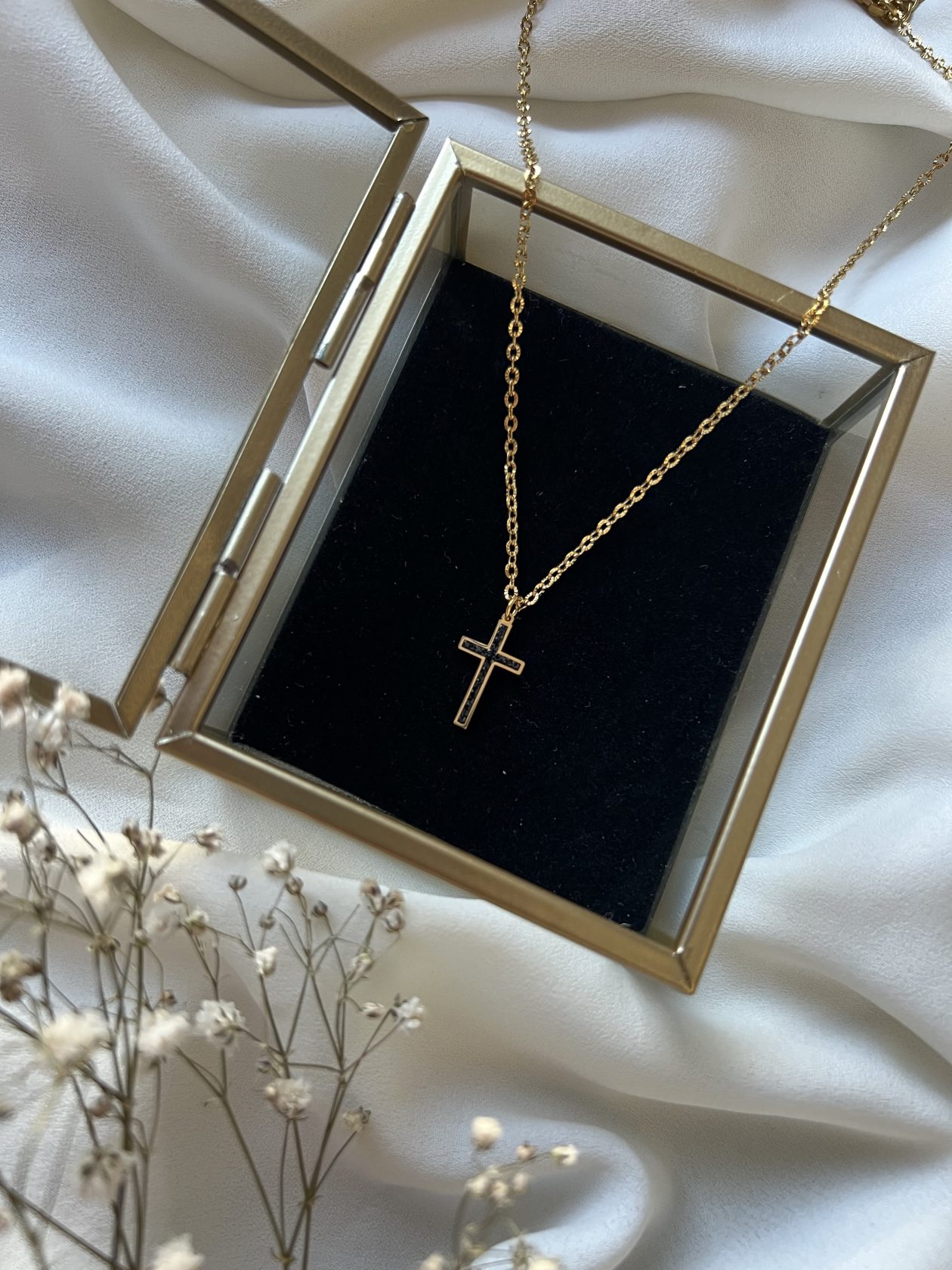 Eternity Cross Necklace - Koogoo